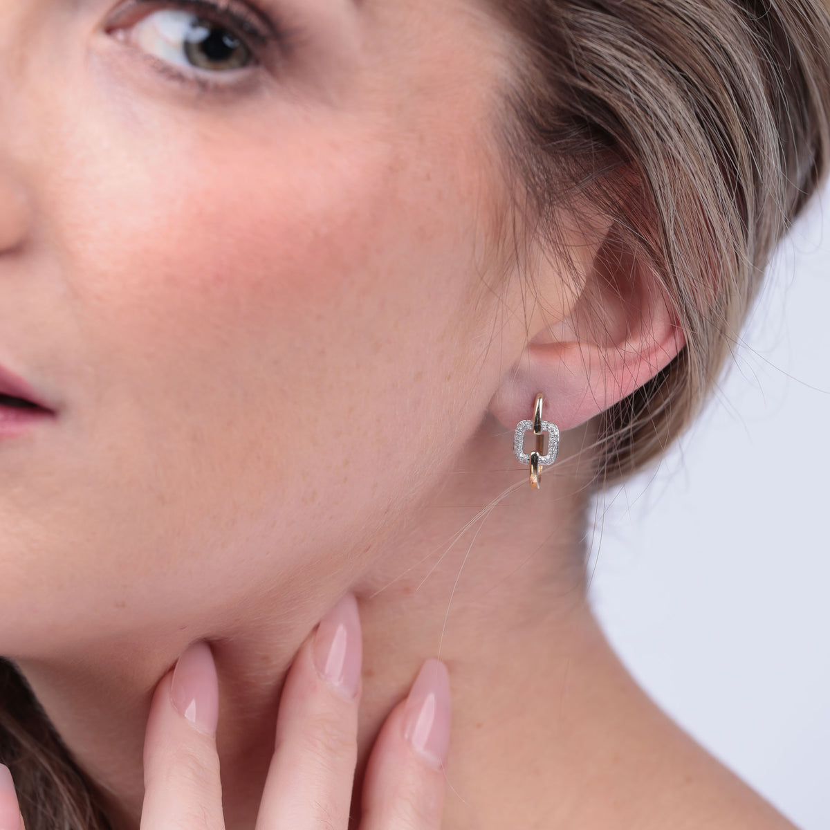 Dilamani Chain Small Hoop Earrings in 14k Yellow Gold – CoatTails